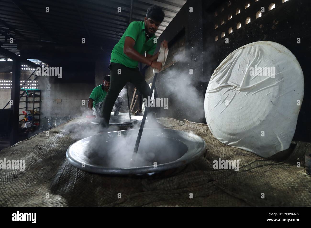 Bakers prepare Iftar fast-breaking meal for Muslim devotees during the ...