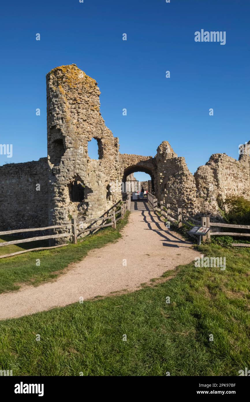 Pevensey castle sussex hi-res stock photography and images - Alamy