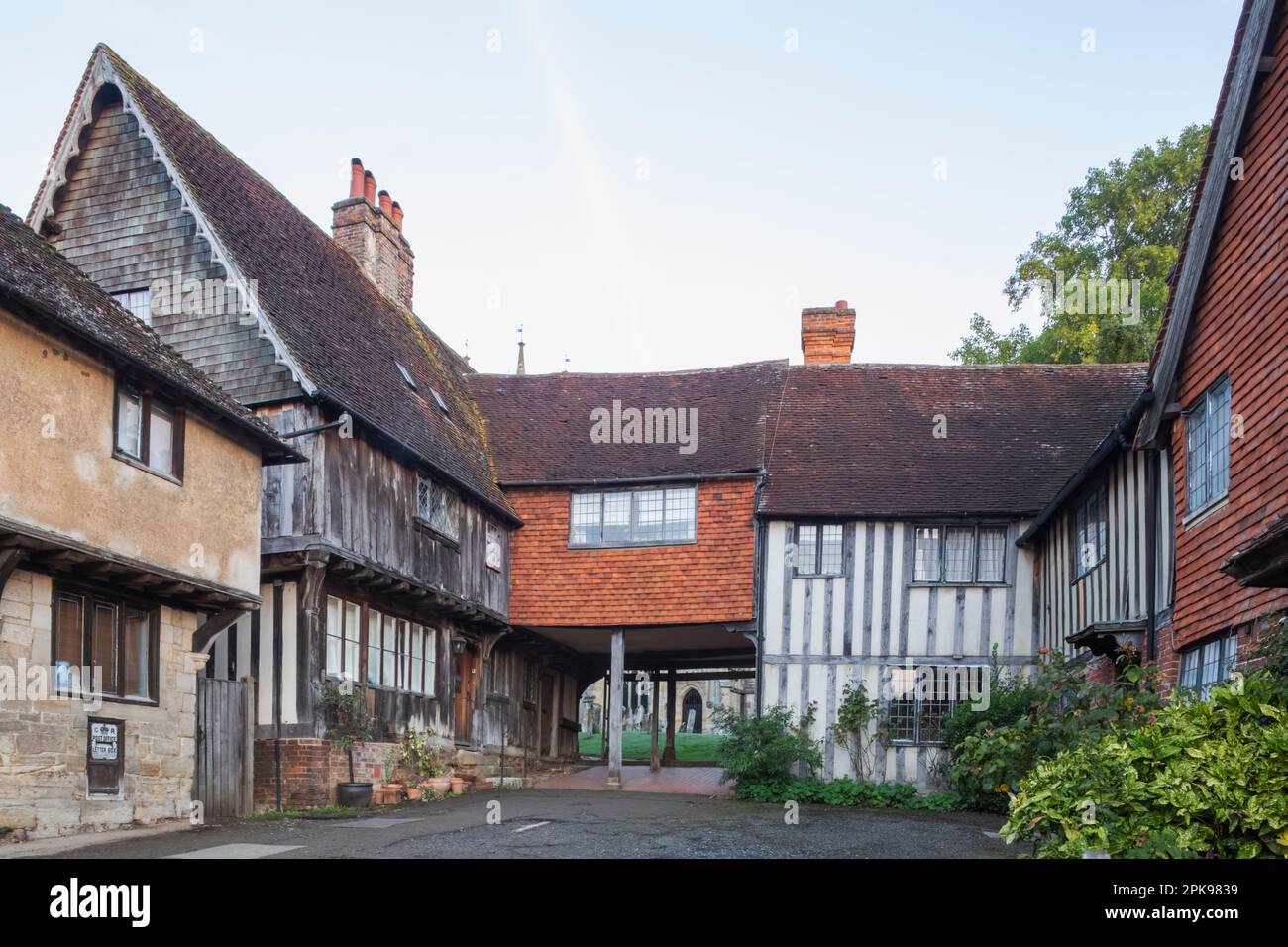 Historic kent village hi-res stock photography and images - Alamy