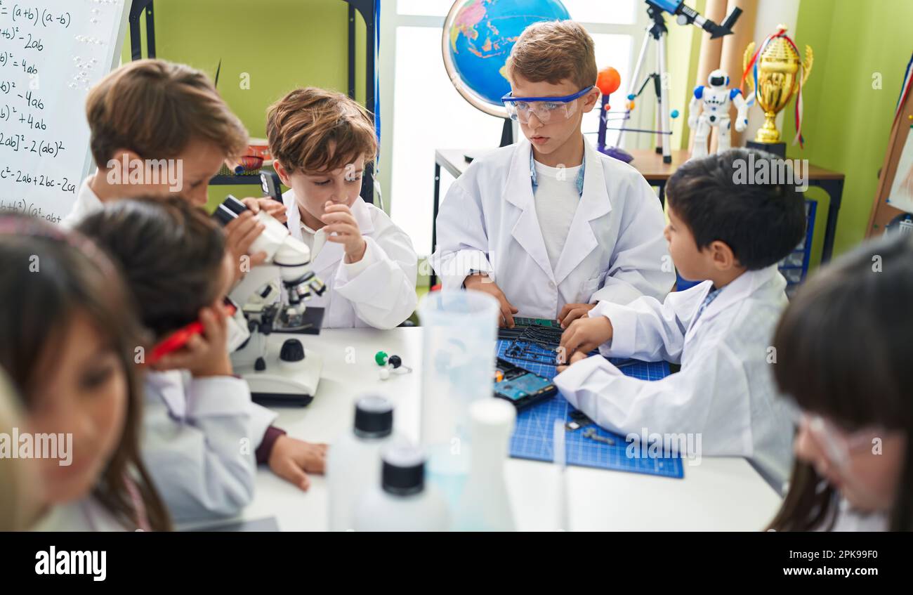 Group kids students talking on hi-res stock photography and images - Alamy