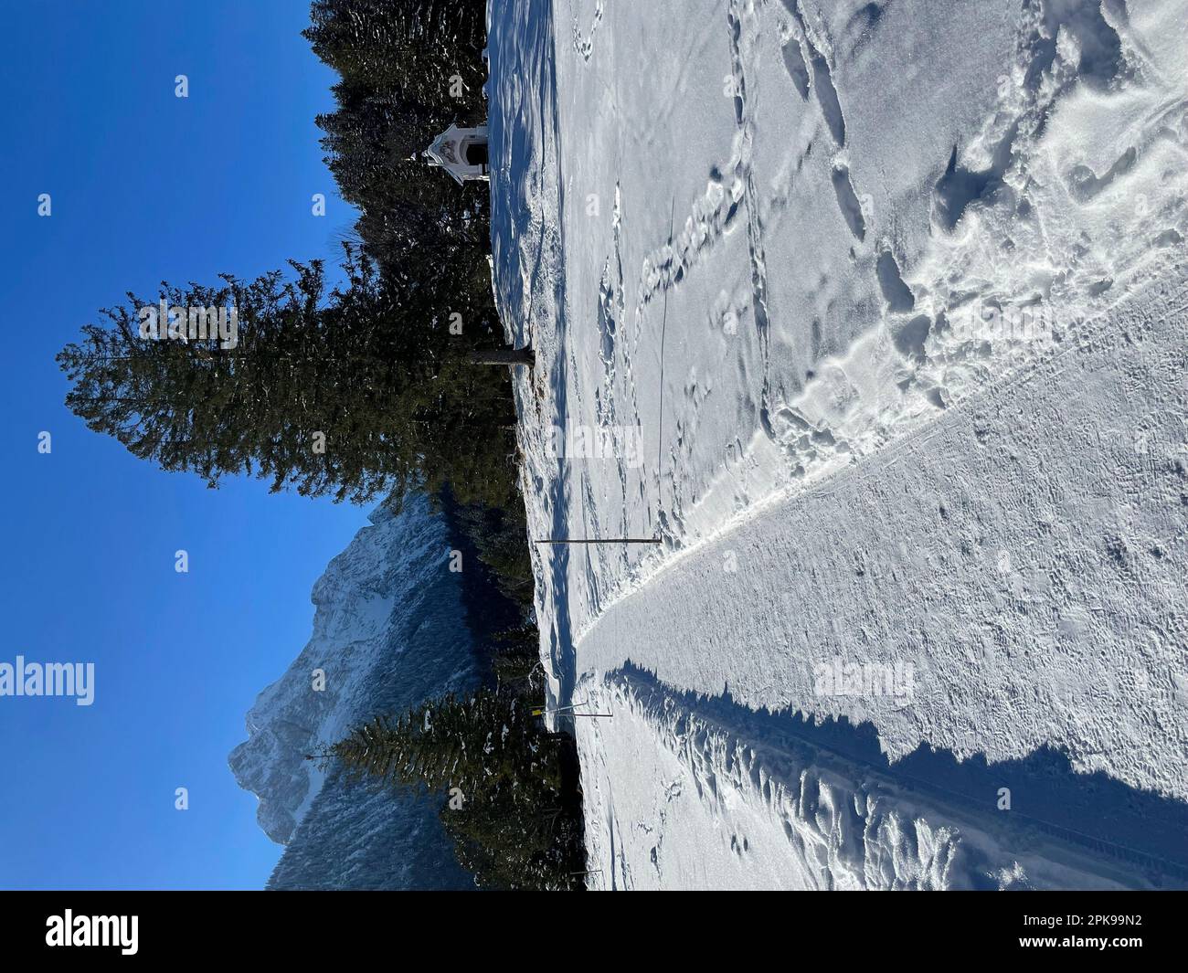 Winter hiking trail at Lautersee in Mittenwald, winter landscape, Maria ...