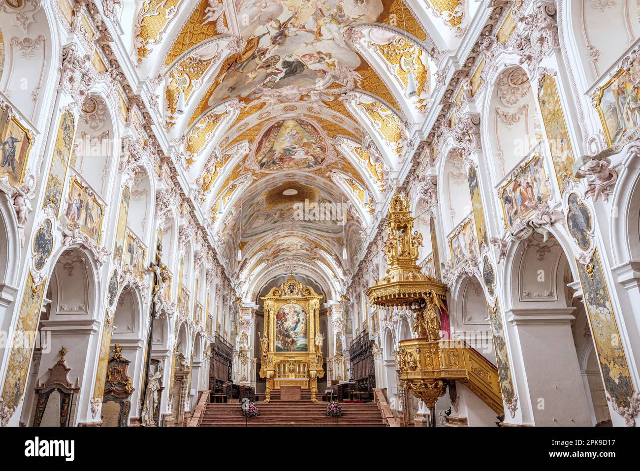 Cathedral of st mary and st corbinian hi-res stock photography and ...