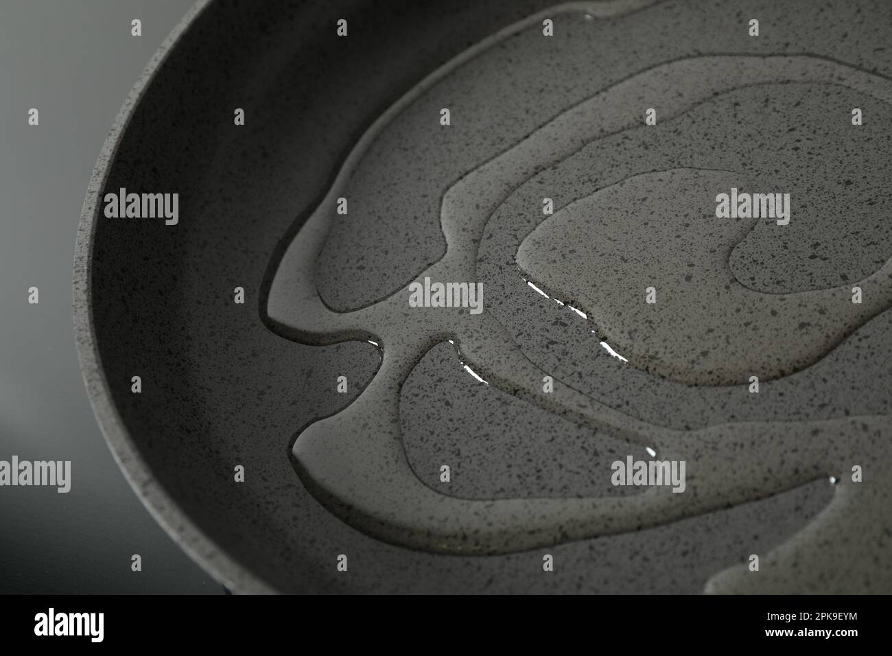 Cooking oil in frying pan, closeup view Stock Photo - Alamy