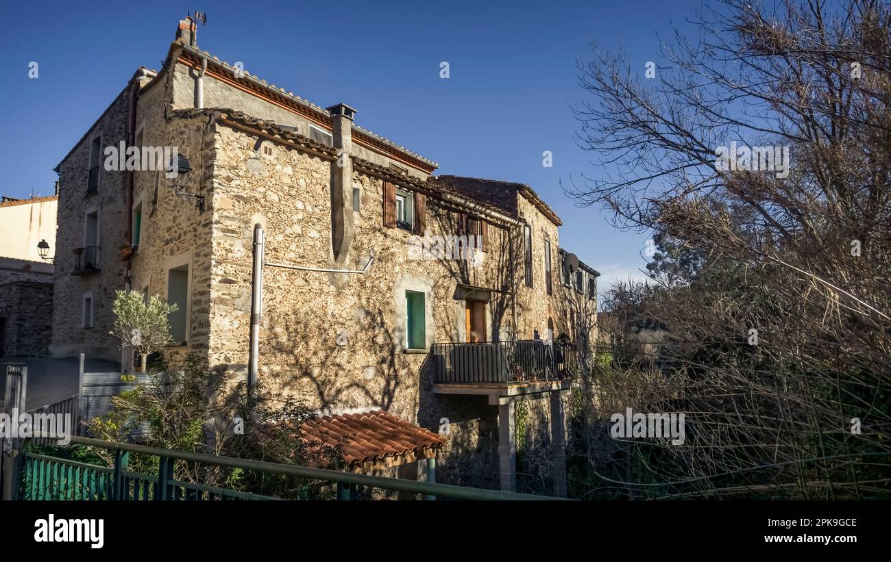 Vintage stone house hi-res stock photography and images - Alamy