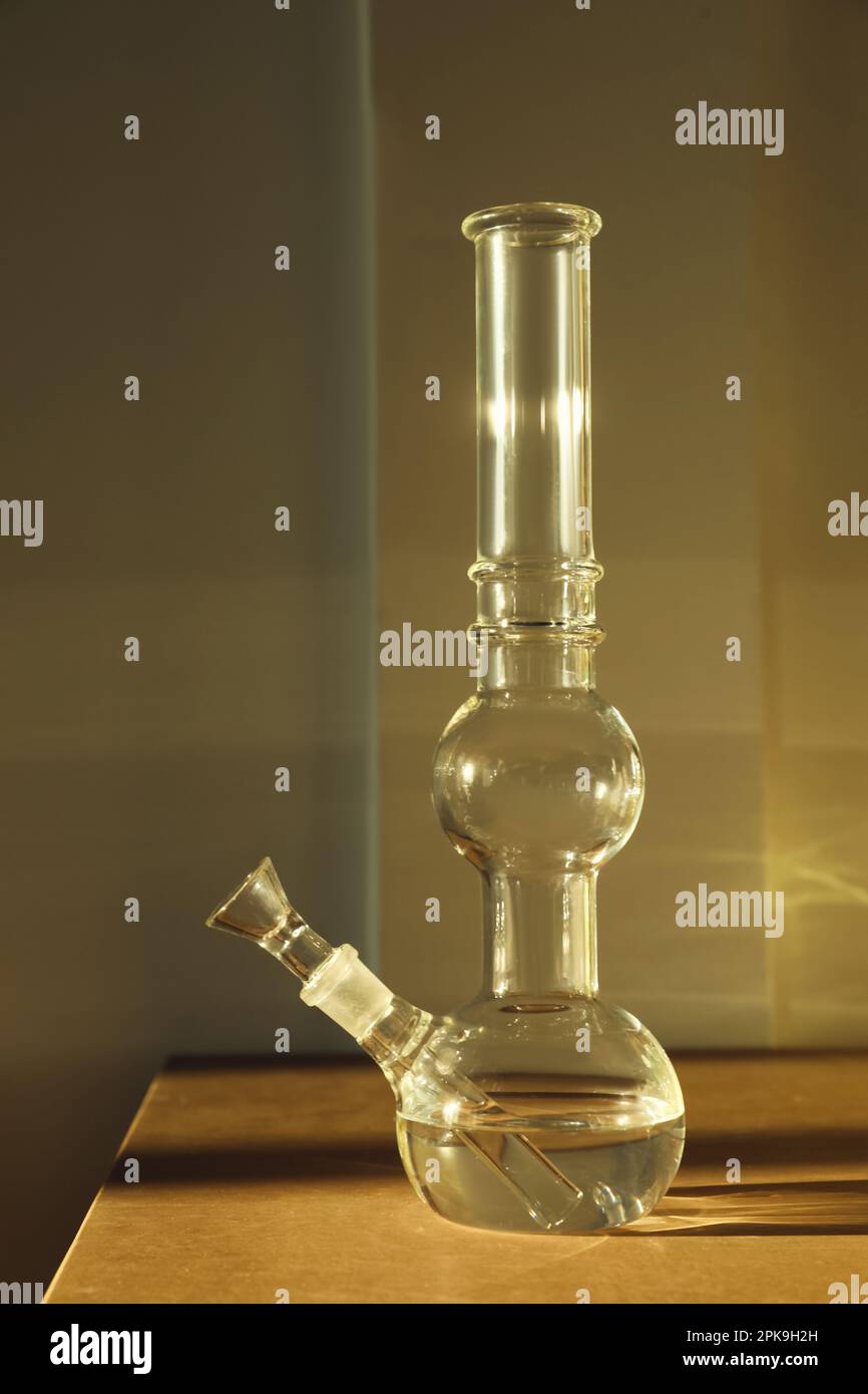 Bubbler bong hi-res stock photography and images - Alamy