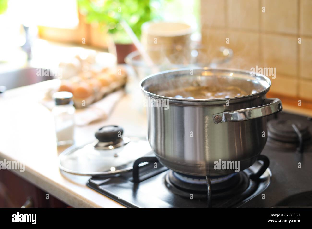 Pot full boiling water hi-res stock photography and images - Alamy
