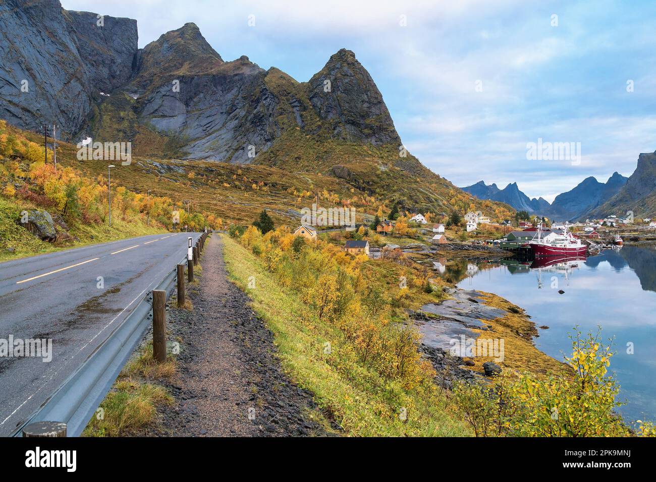 Road reine lofoten islands hi-res stock photography and images - Alamy