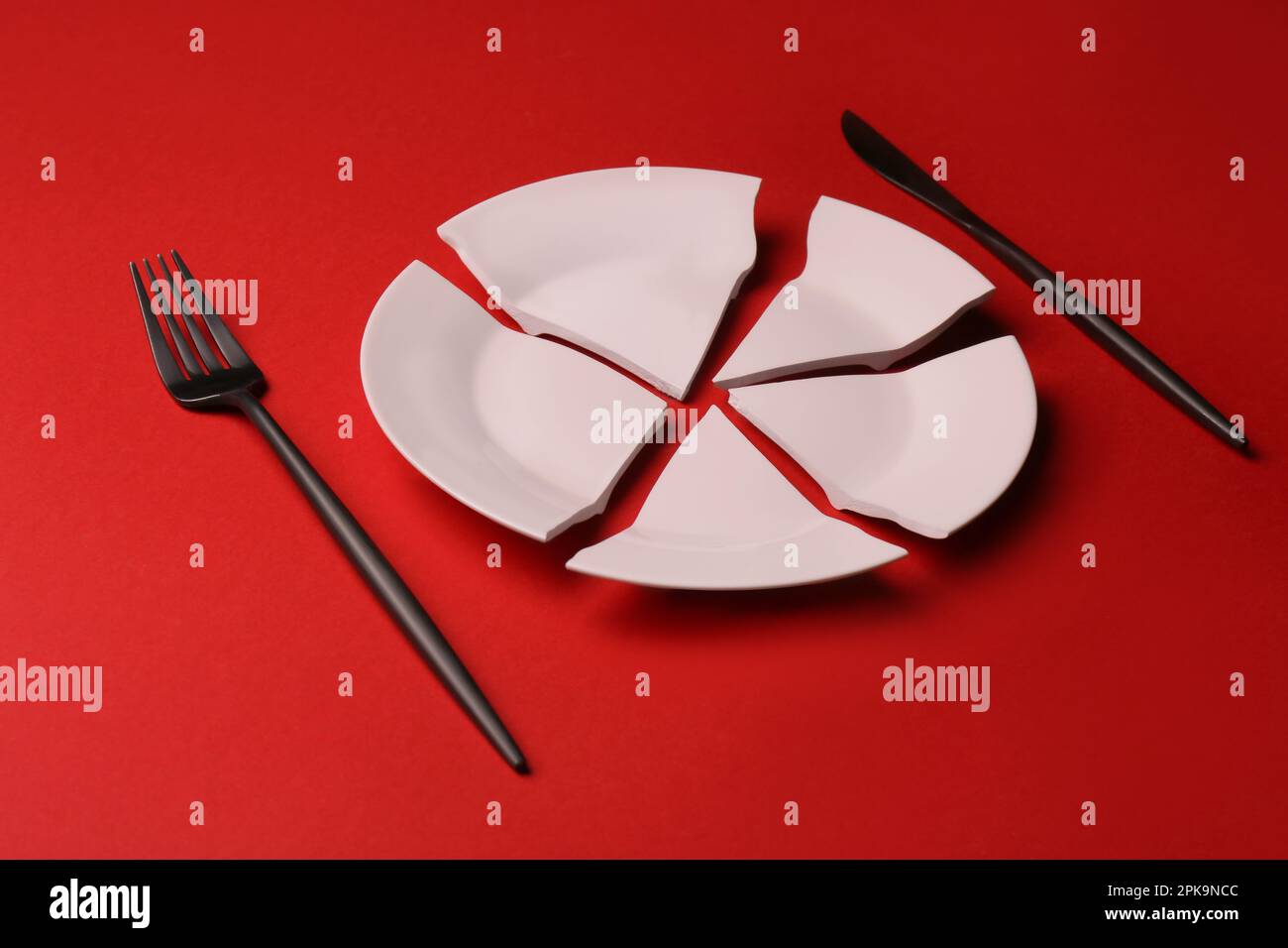 Broken plate crack cutlery hi-res stock photography and images - Alamy