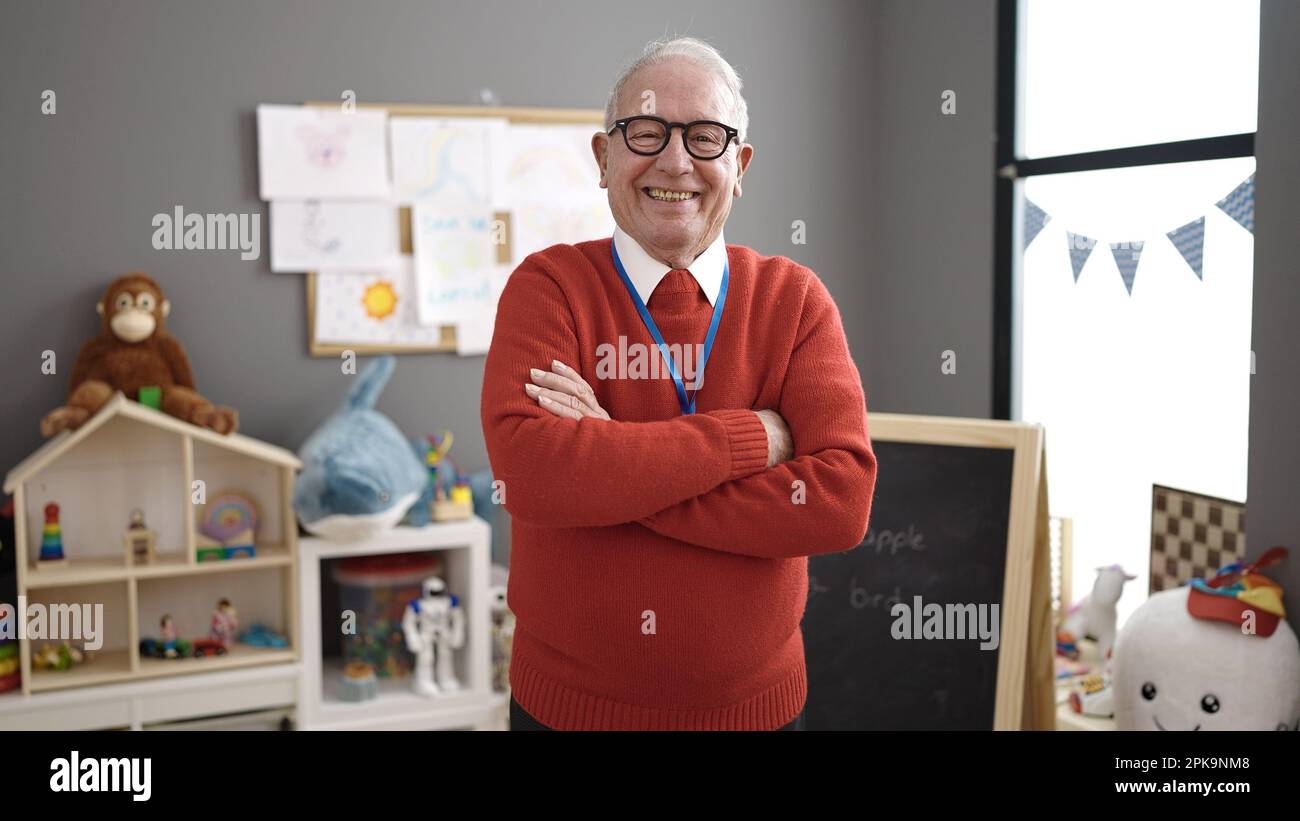 Senior kindergarten hi-res stock photography and images - Alamy