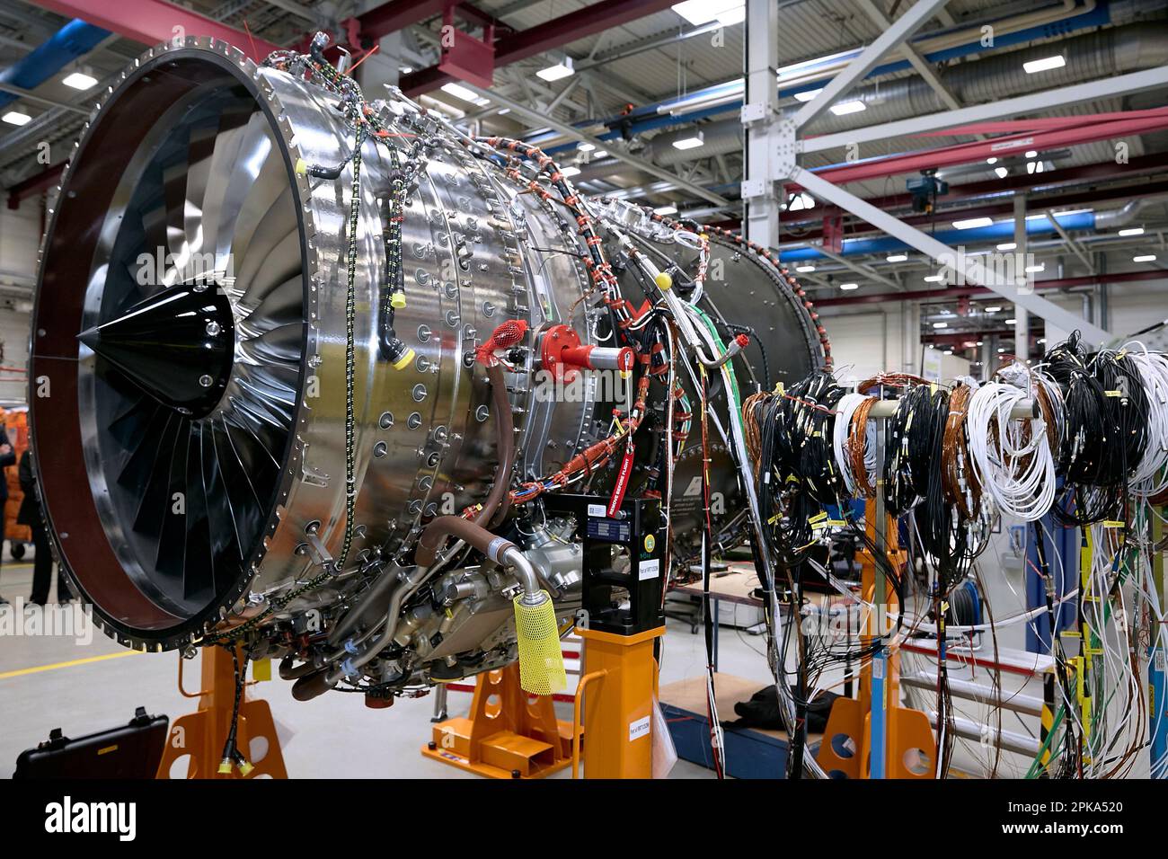 28.02.2023, Germany, Brandenburg, Dahlewitz - An aircraft engine model ...