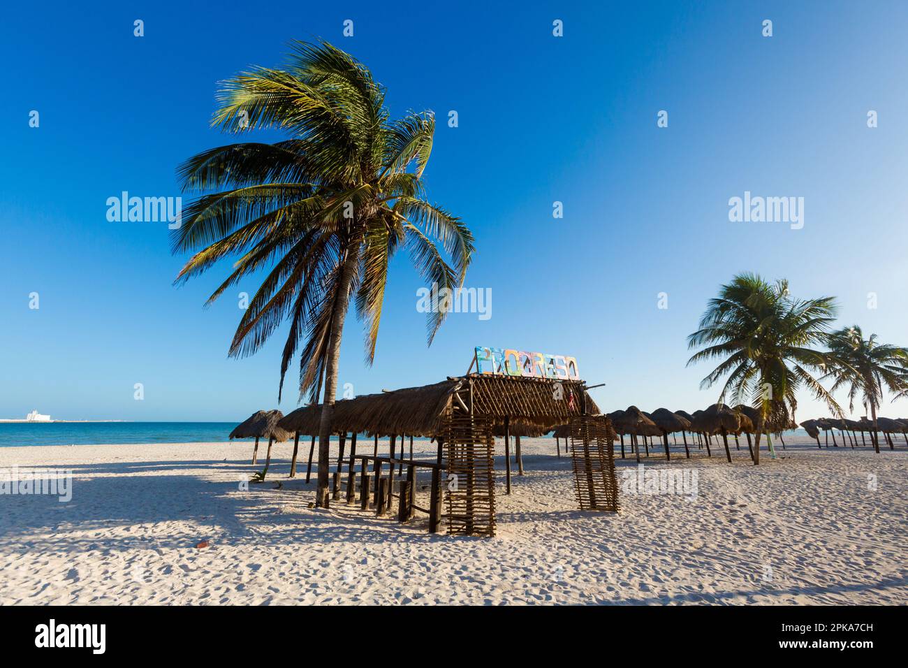 Beautiful Progreso beach in Mexico during sunny day. White beach with ...