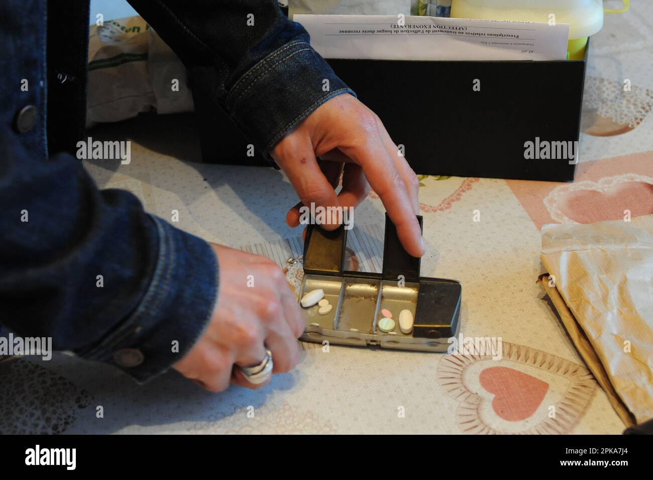 Liberal country nurse ensures the supply of drugs and distribution in ...