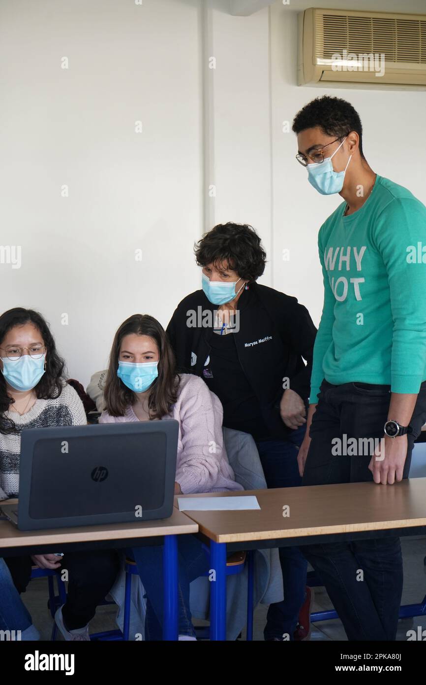 Computer simulation hi-res stock photography and images - Alamy