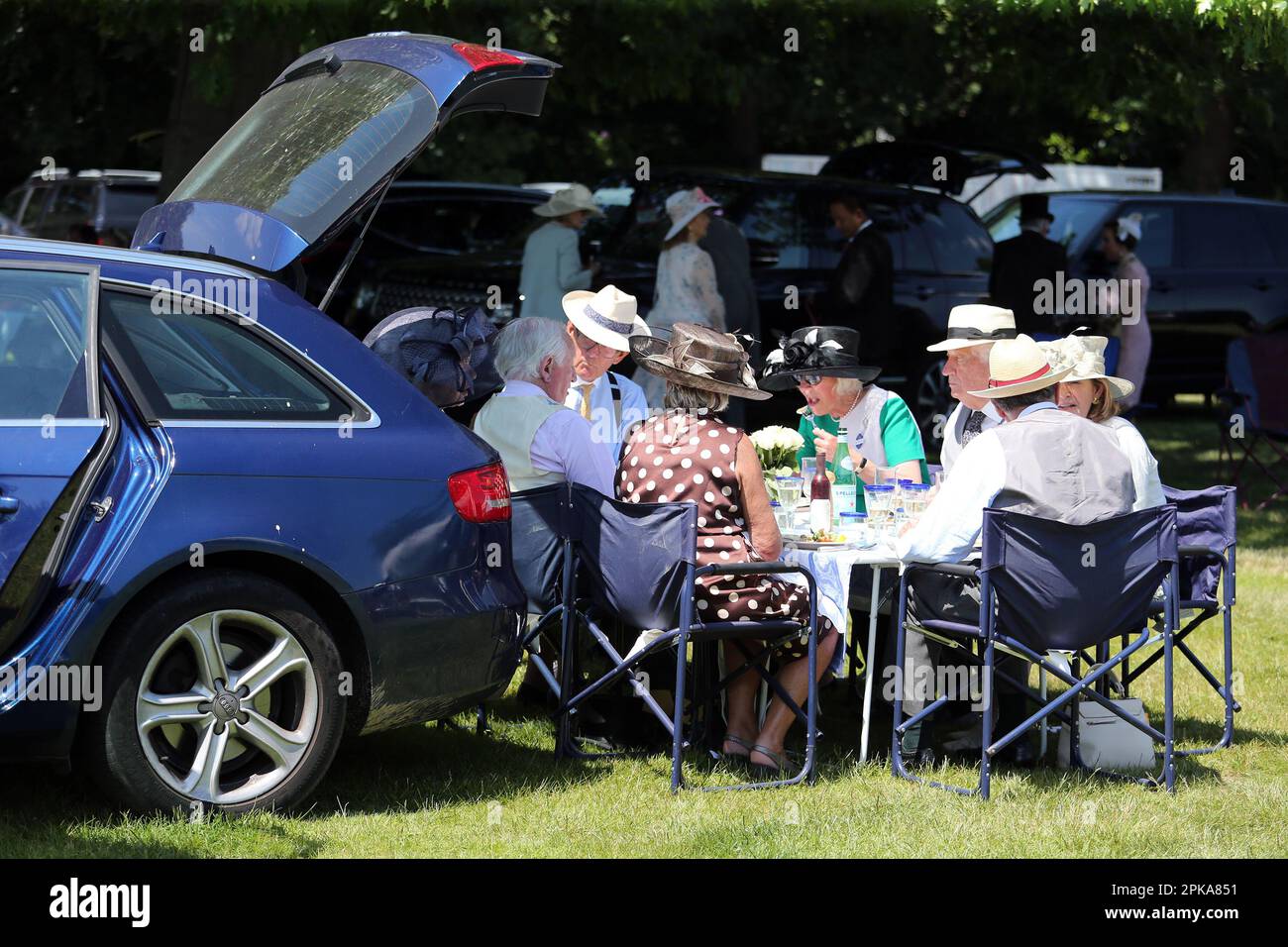 15.06.2022, Great Britain, Windsor, Ascot - People picnicking in the ...