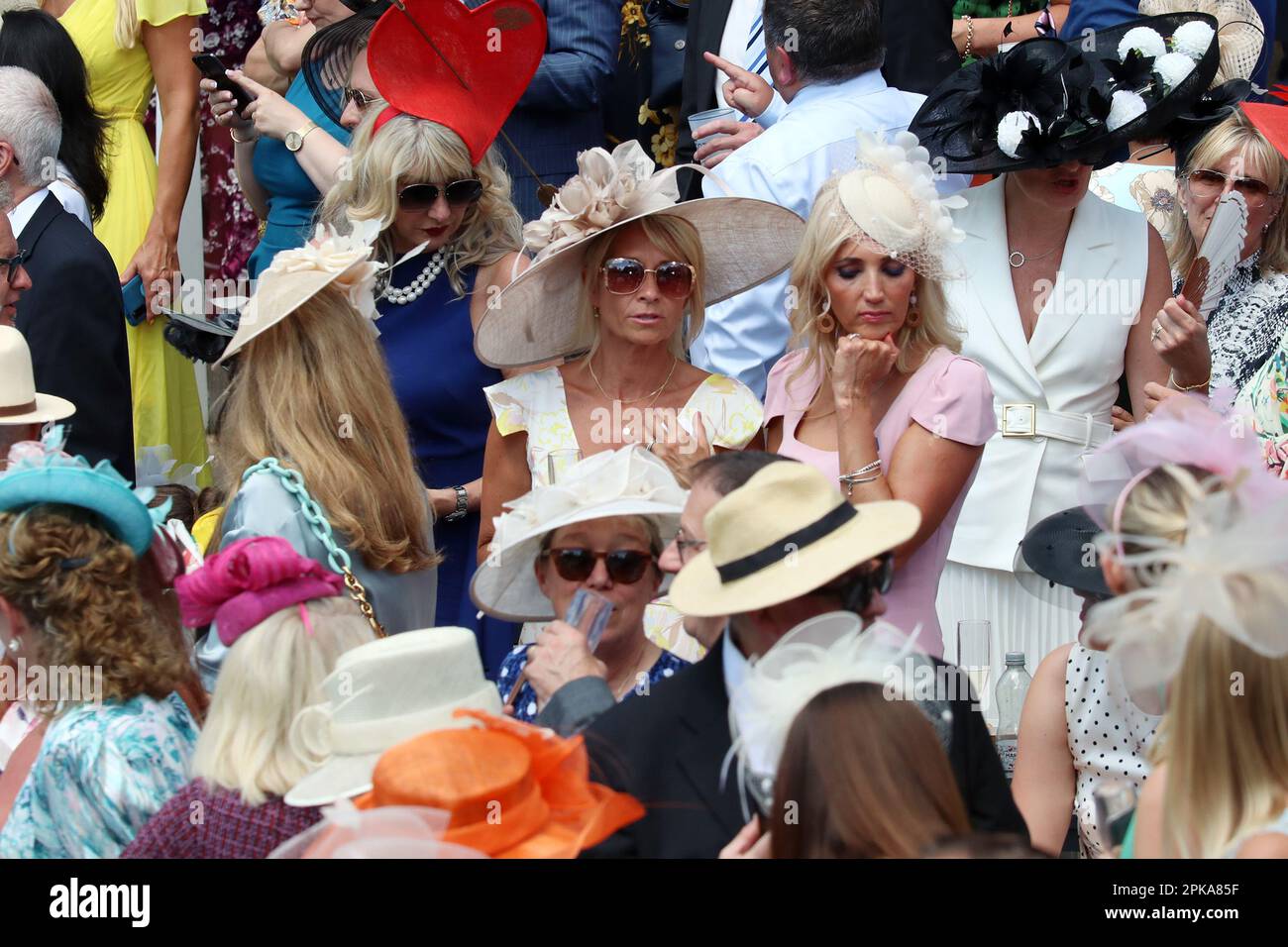 Horse racing windsor racecourse hi-res stock photography and images - Alamy