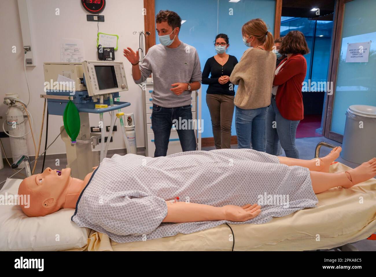 Internal emergency physicians are trained in emergency procedures ...