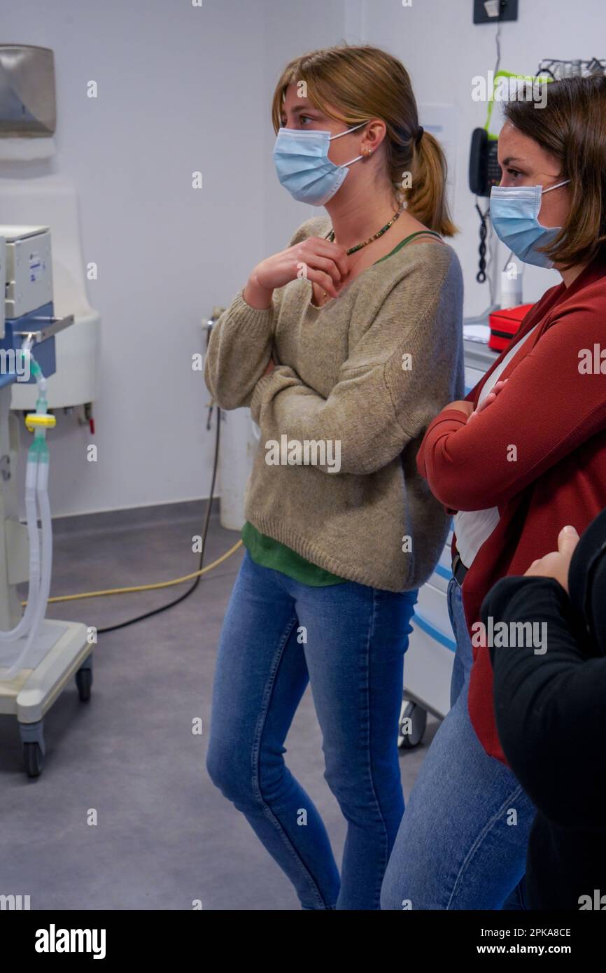 Internal emergency physicians are trained in emergency procedures ...