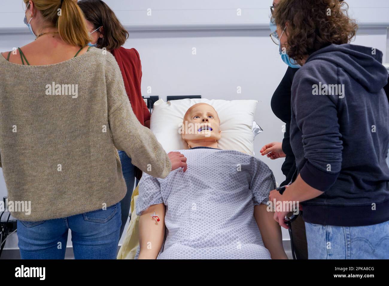 Internal emergency physicians are trained in emergency procedures ...