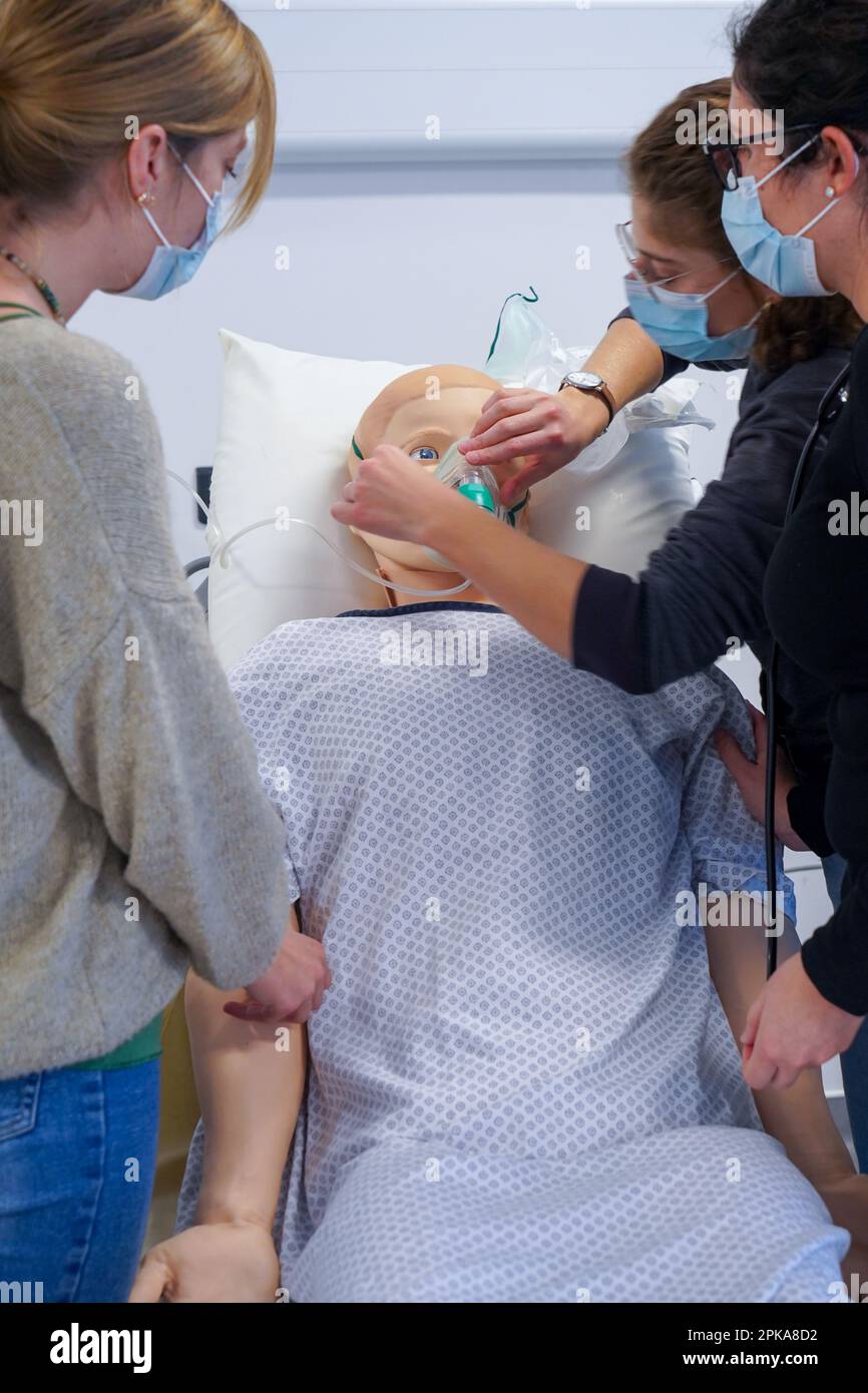 Internal emergency physicians are trained in emergency procedures ...