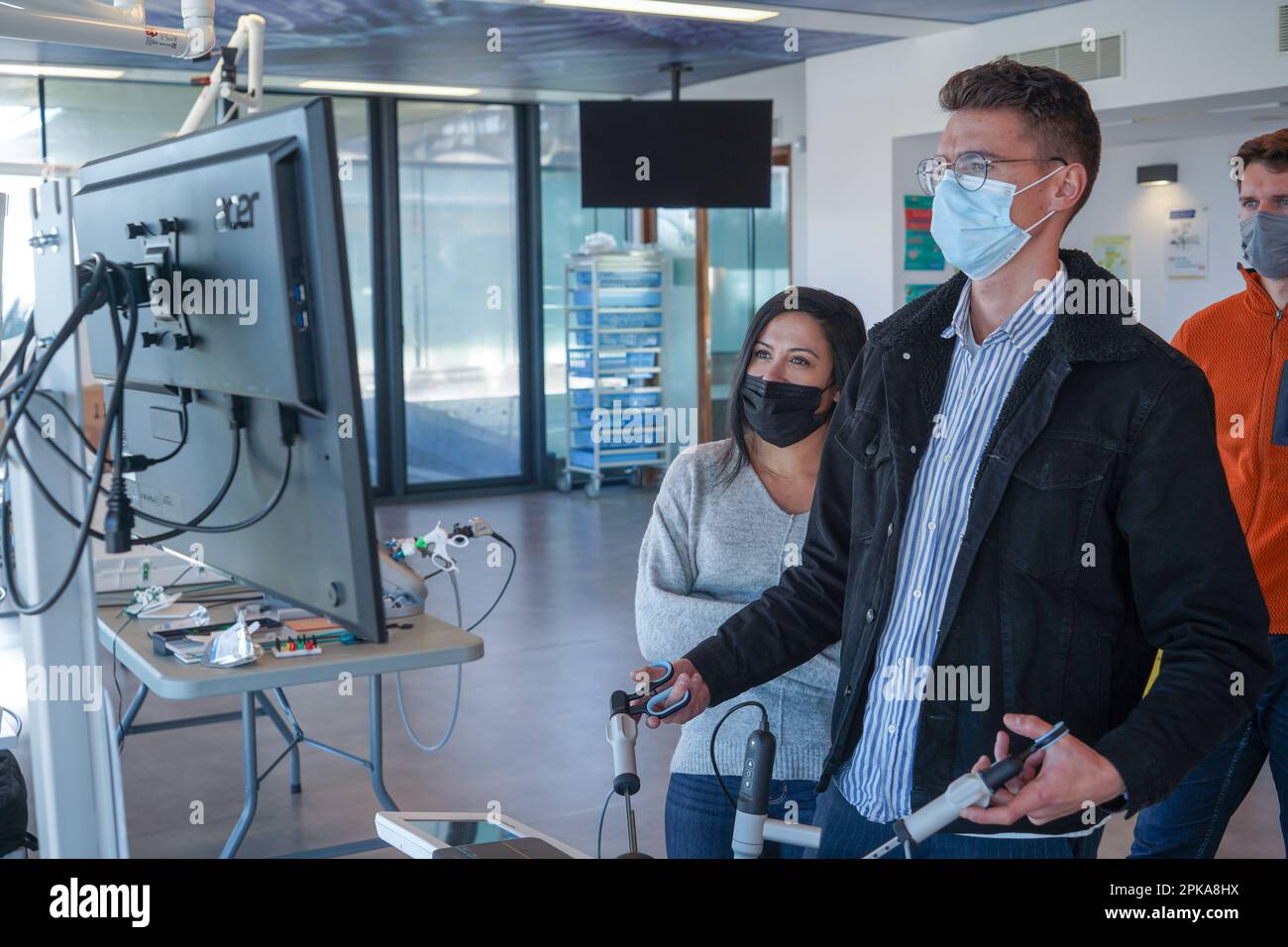 Internal students in digestive surgery train on a Lap Sim simulation ...