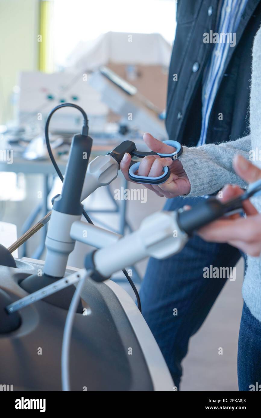 Internal students in digestive surgery train on a Lap Sim simulation ...