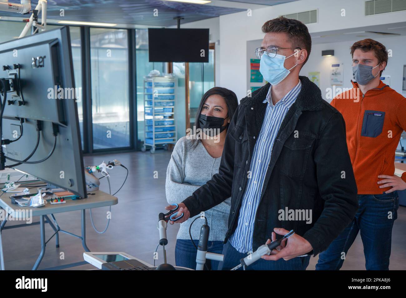 Internal students in digestive surgery train on a Lap Sim simulation ...