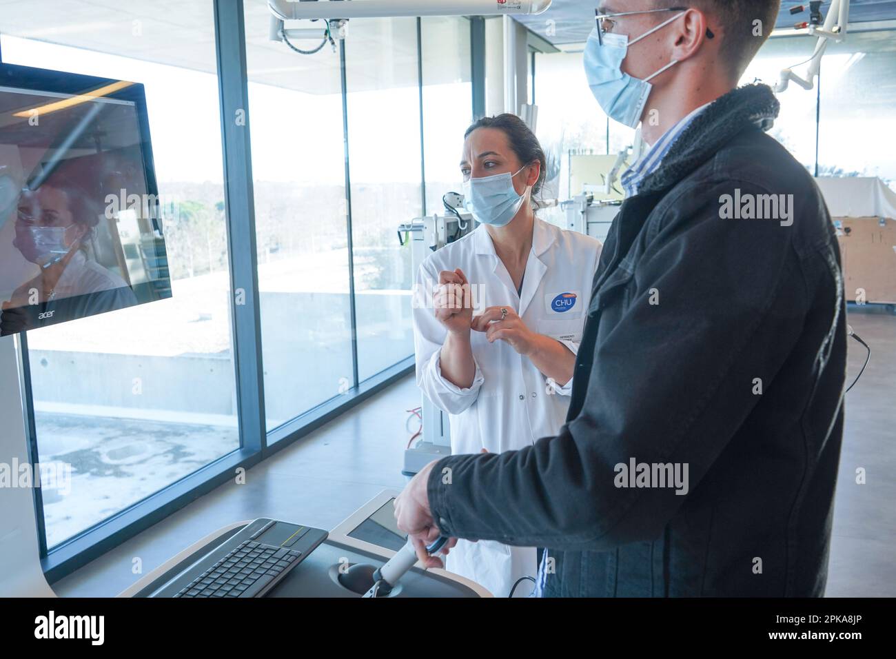 Internal students in digestive surgery train on a Lap Sim simulation ...