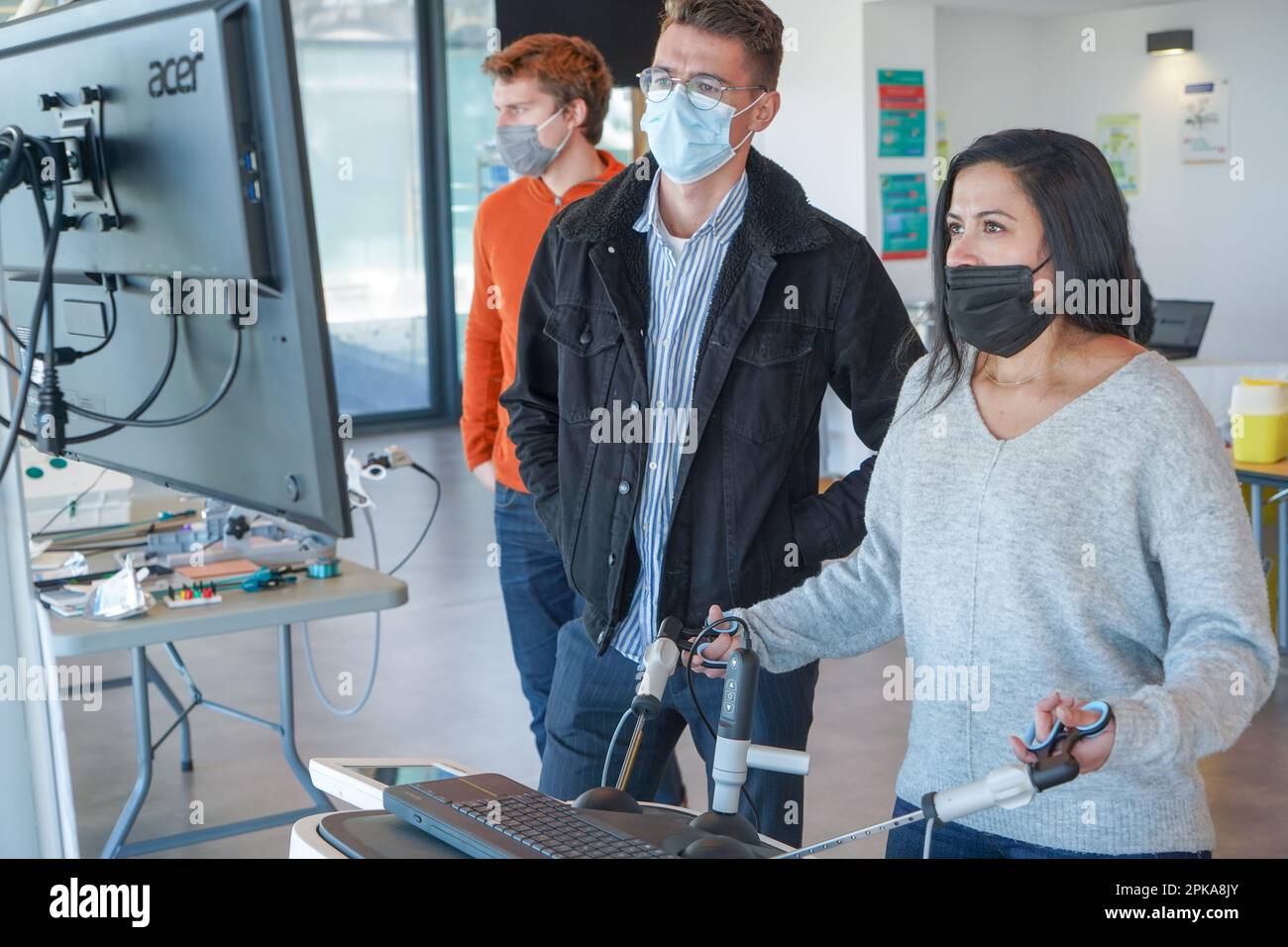 Internal students in digestive surgery train on a Lap Sim simulation ...