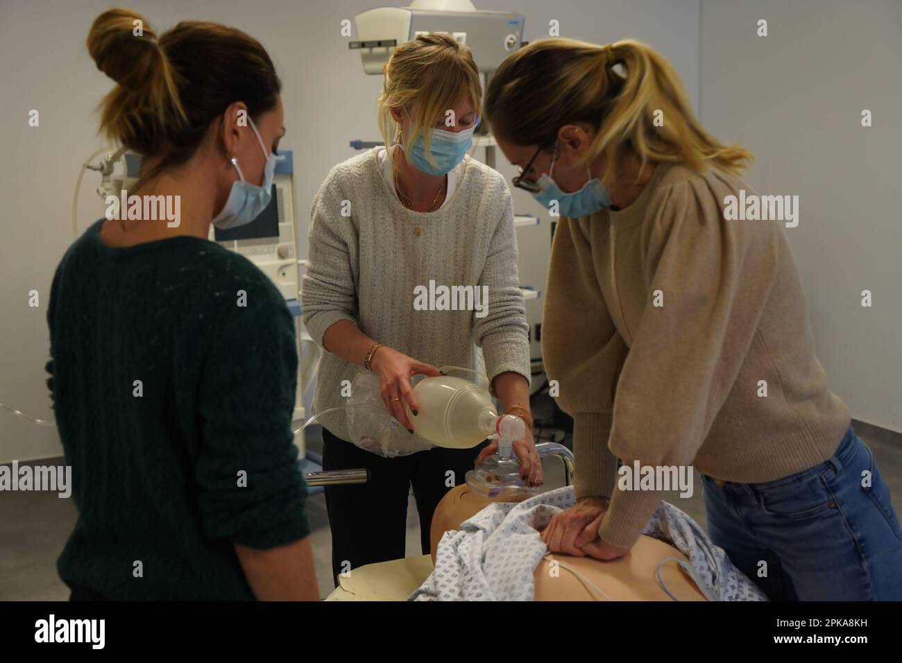 Resuscitation training on a dummy: cardiac massage and respiratory ...