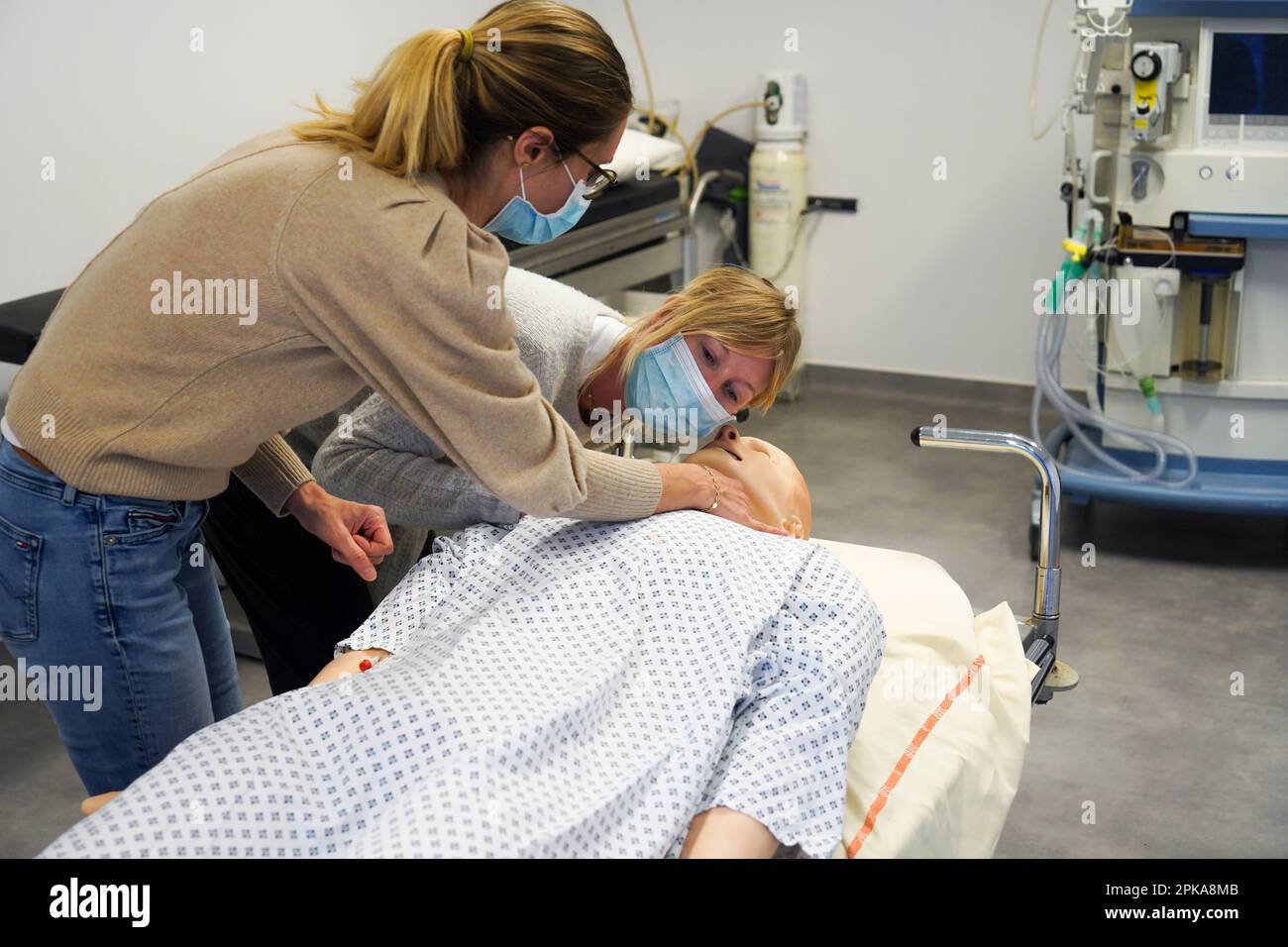 Resuscitation training hi-res stock photography and images - Alamy