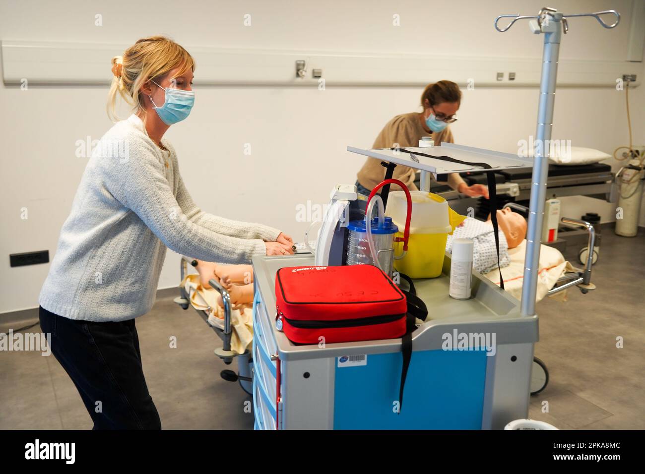 Resuscitation training hi-res stock photography and images - Alamy