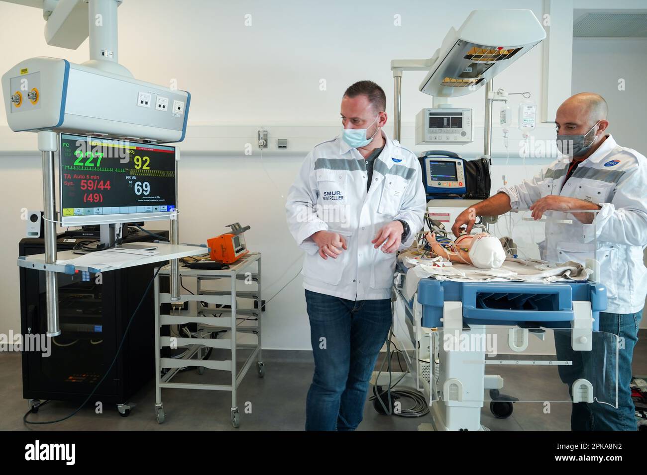 Training in emergency care on a newborn dummy: observation of constants ...