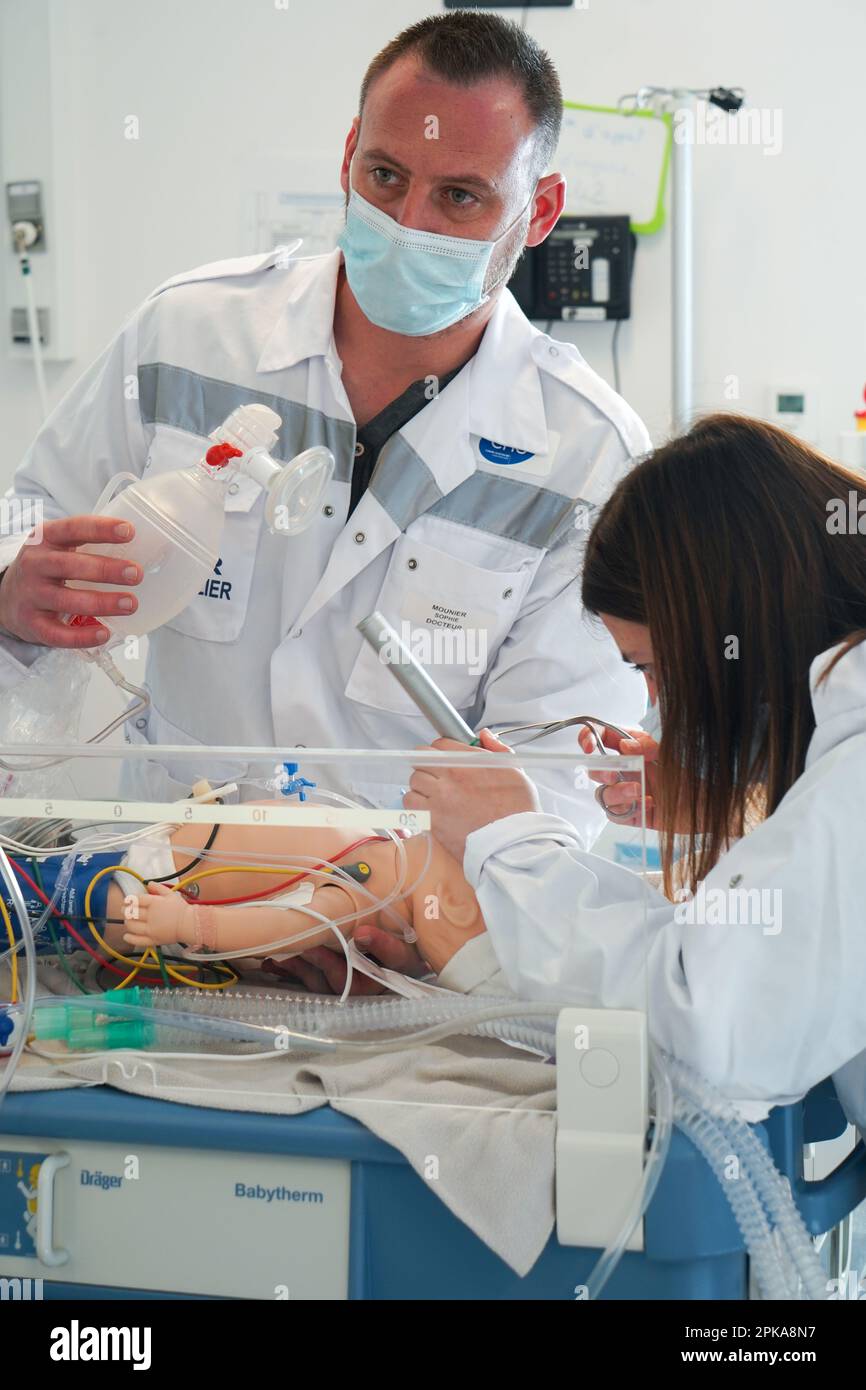 Intubation equipment hi-res stock photography and images - Alamy