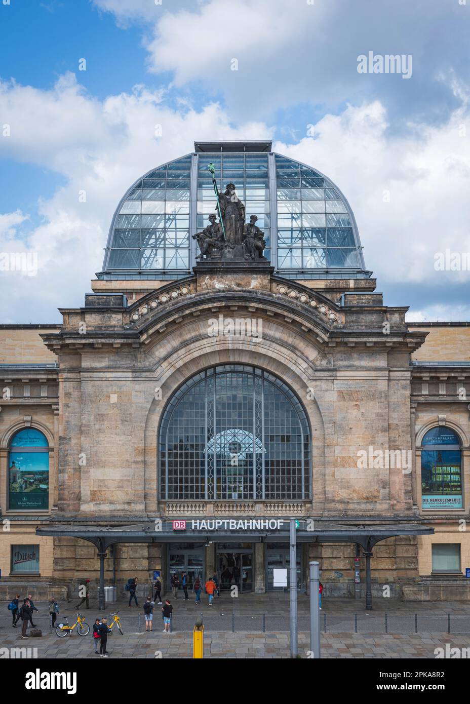 Dresden: At the main station. Front view of entrance hall Stock Photo ...