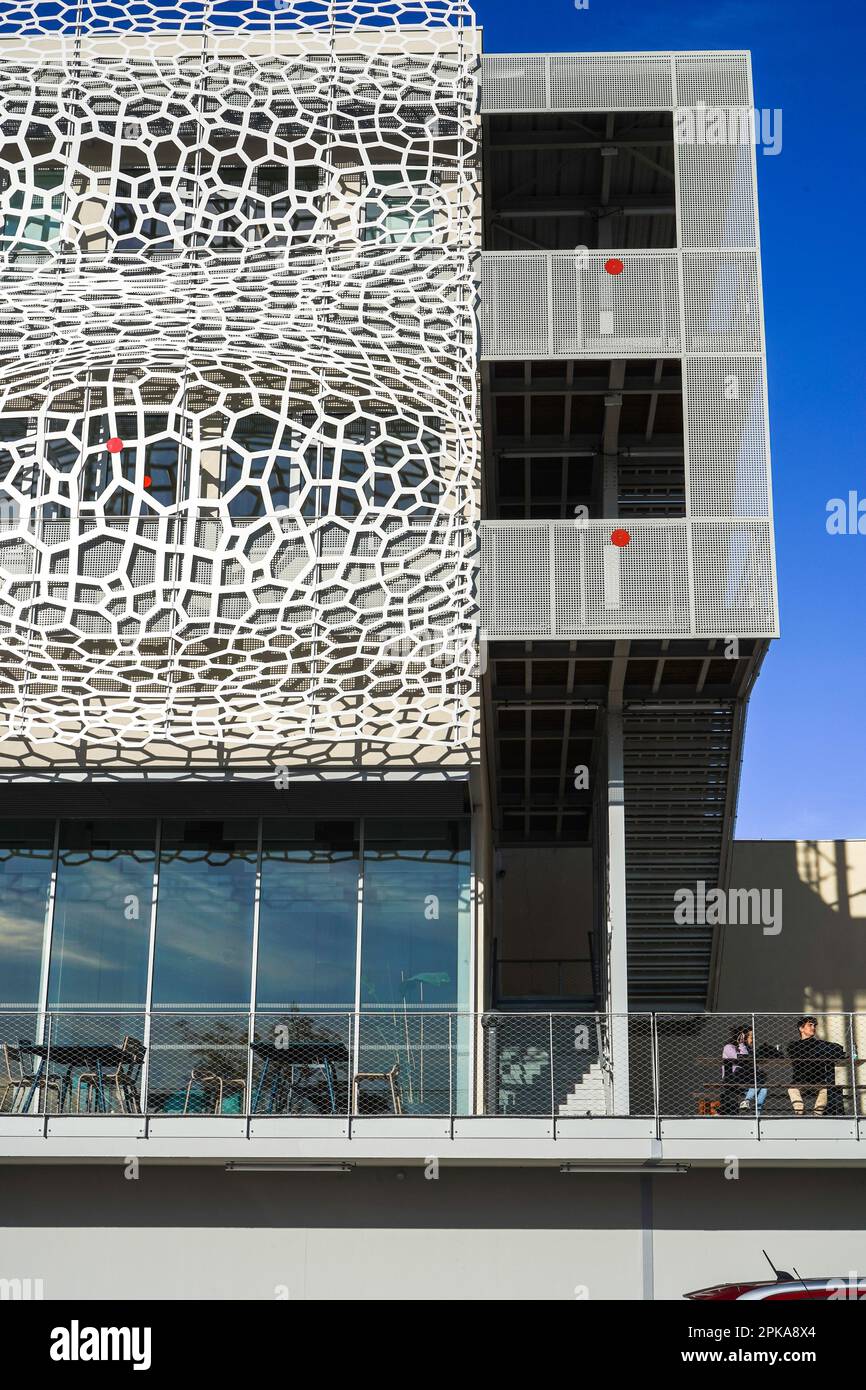 New building of the Faculty of Medicine of Nîmes designed by the ...