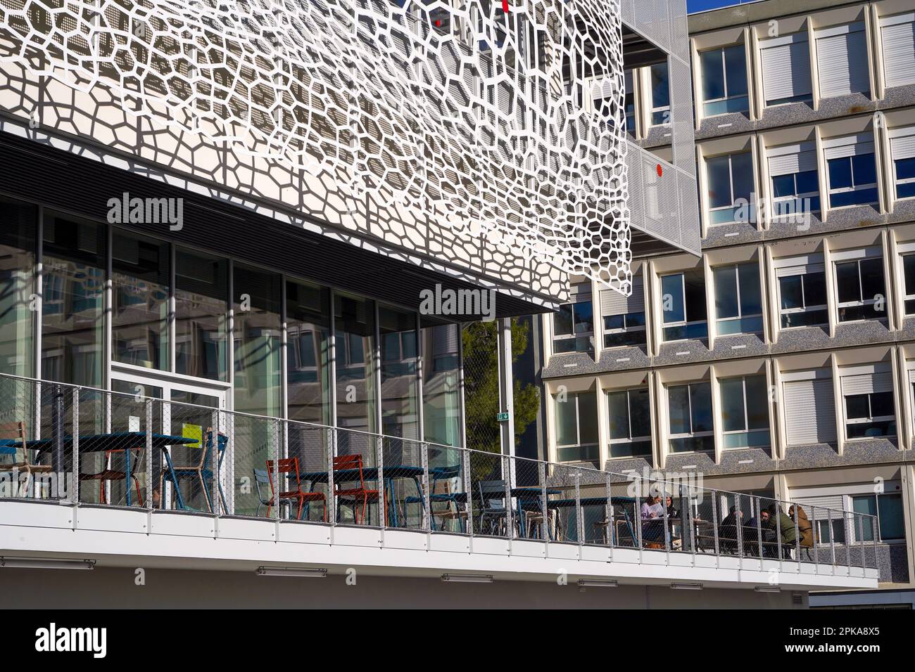 New building of the Faculty of Medicine of Nîmes designed by the ...