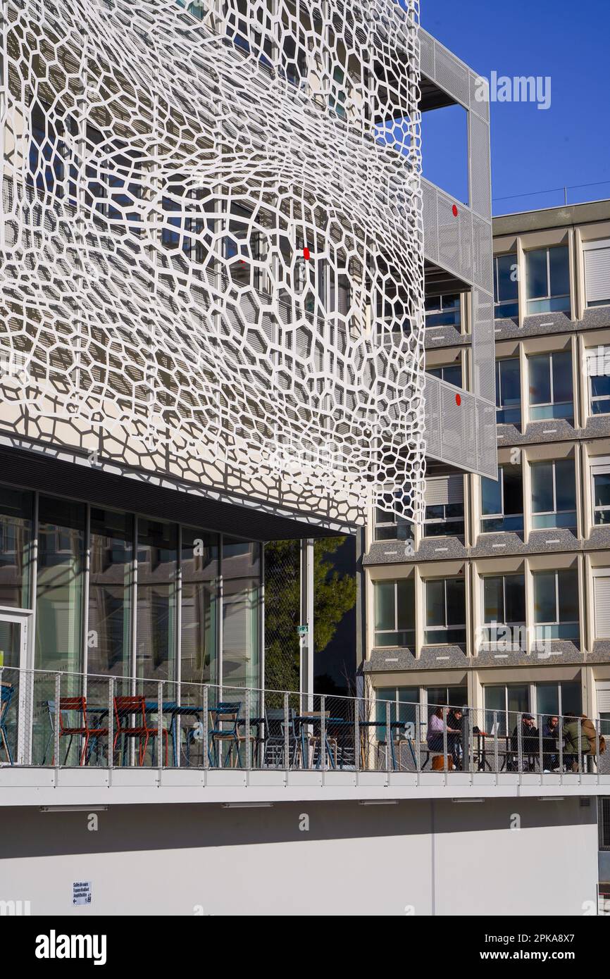 New building of the Faculty of Medicine of Nîmes designed by the ...
