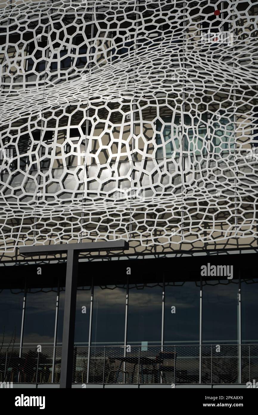 New building of the Faculty of Medicine of Nîmes designed by the ...