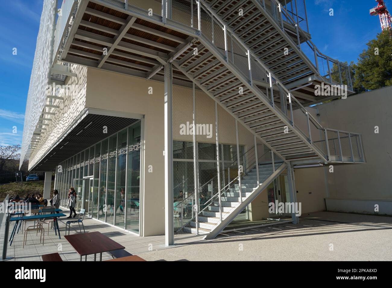 New building of the Faculty of Medicine of Nîmes designed by the ...