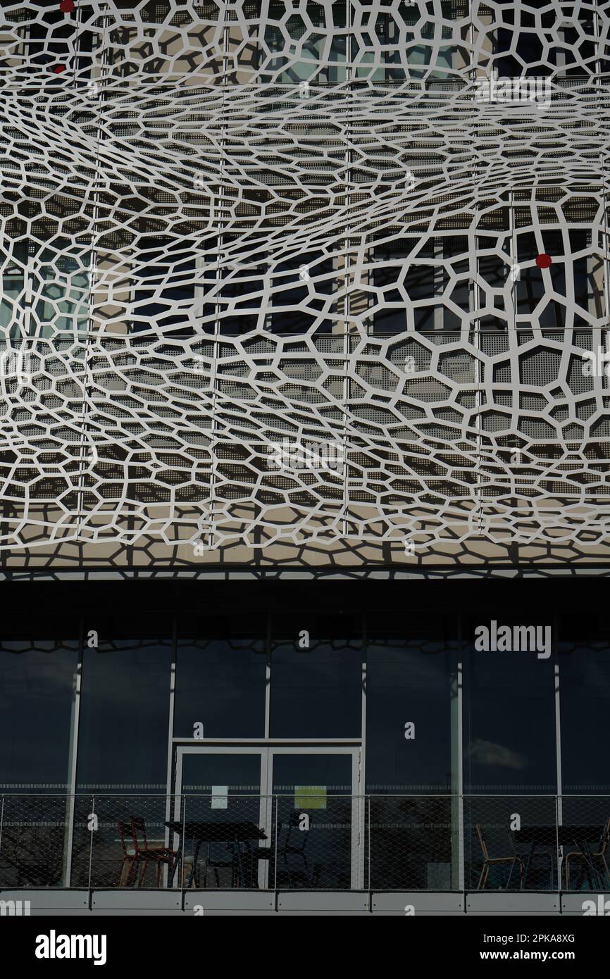 New building of the Faculty of Medicine of Nîmes designed by the ...