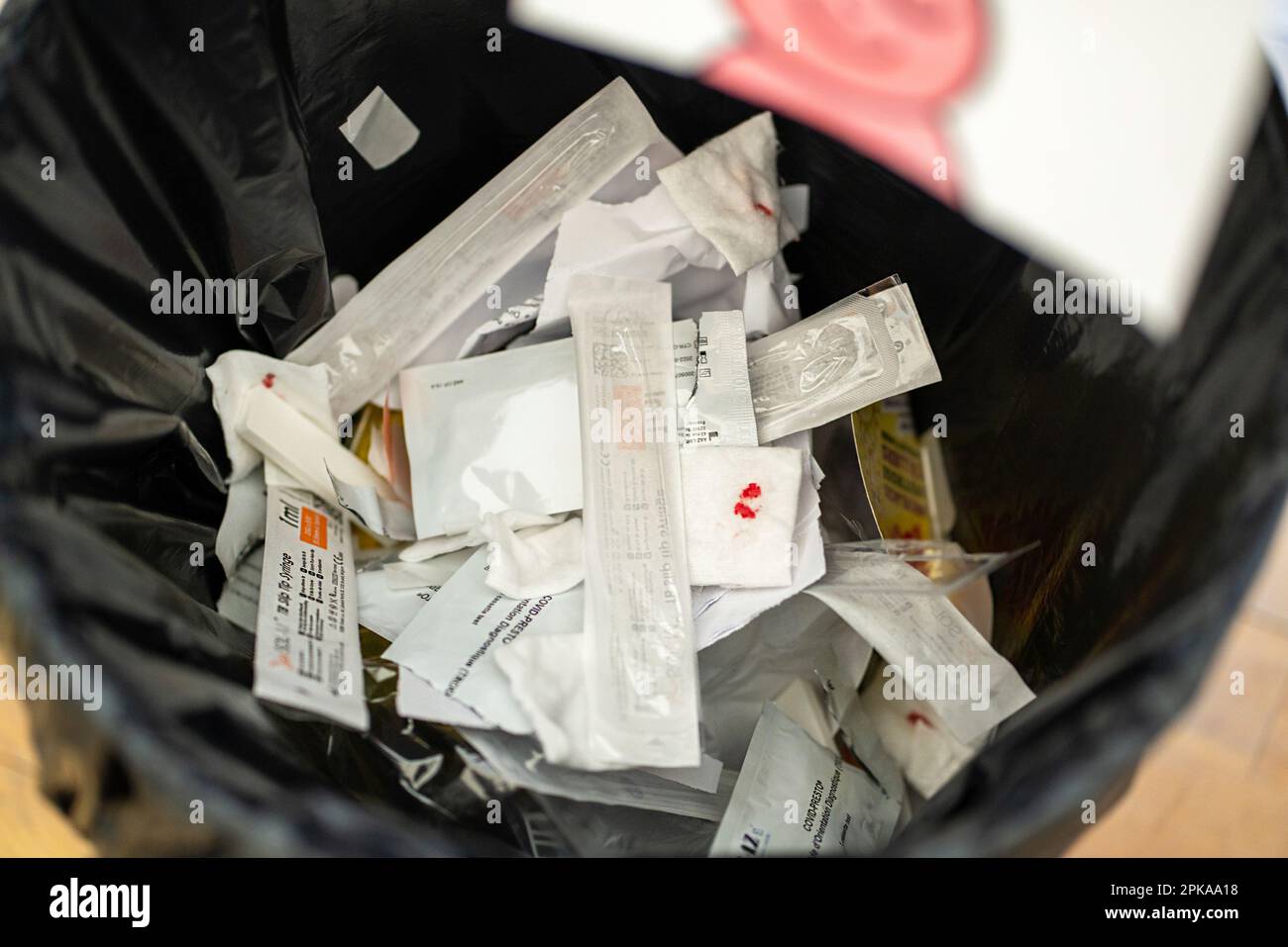 Waste containing PCR, antigen, serologic test and dose against Covid-19 ...