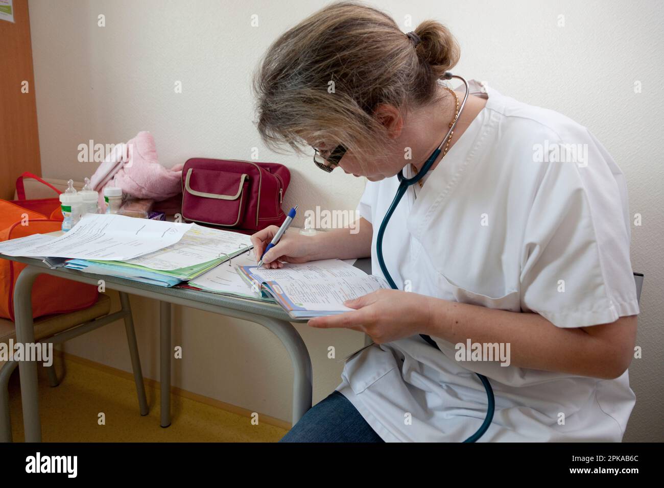 Child medical examination hi-res stock photography and images - Alamy