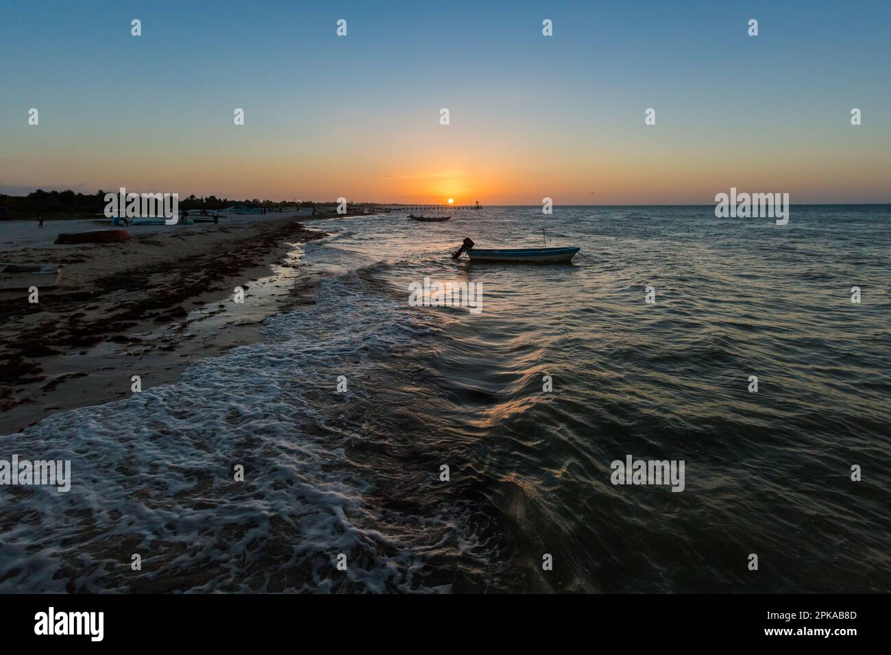 Beautiful Progreso beach in Mexico during sunset. Romantic white beach ...