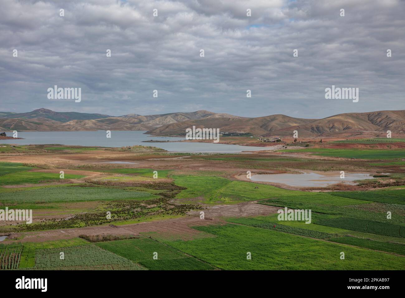 Lake barrage al wahda hi-res stock photography and images - Alamy