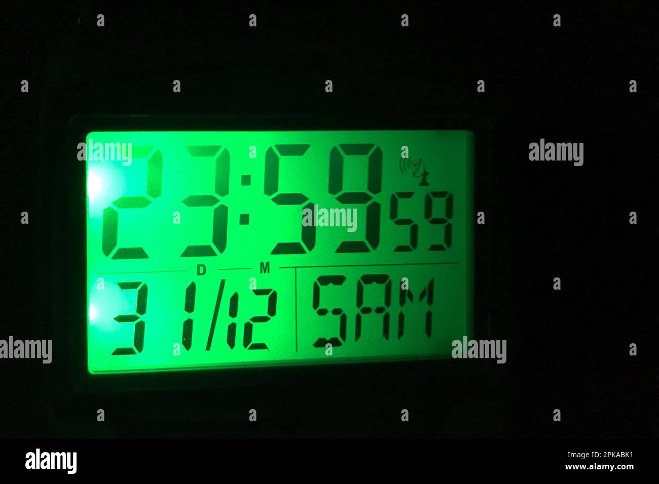 31.12.2022, Germany, , Berlin - Radio-controlled alarm clock shows ...