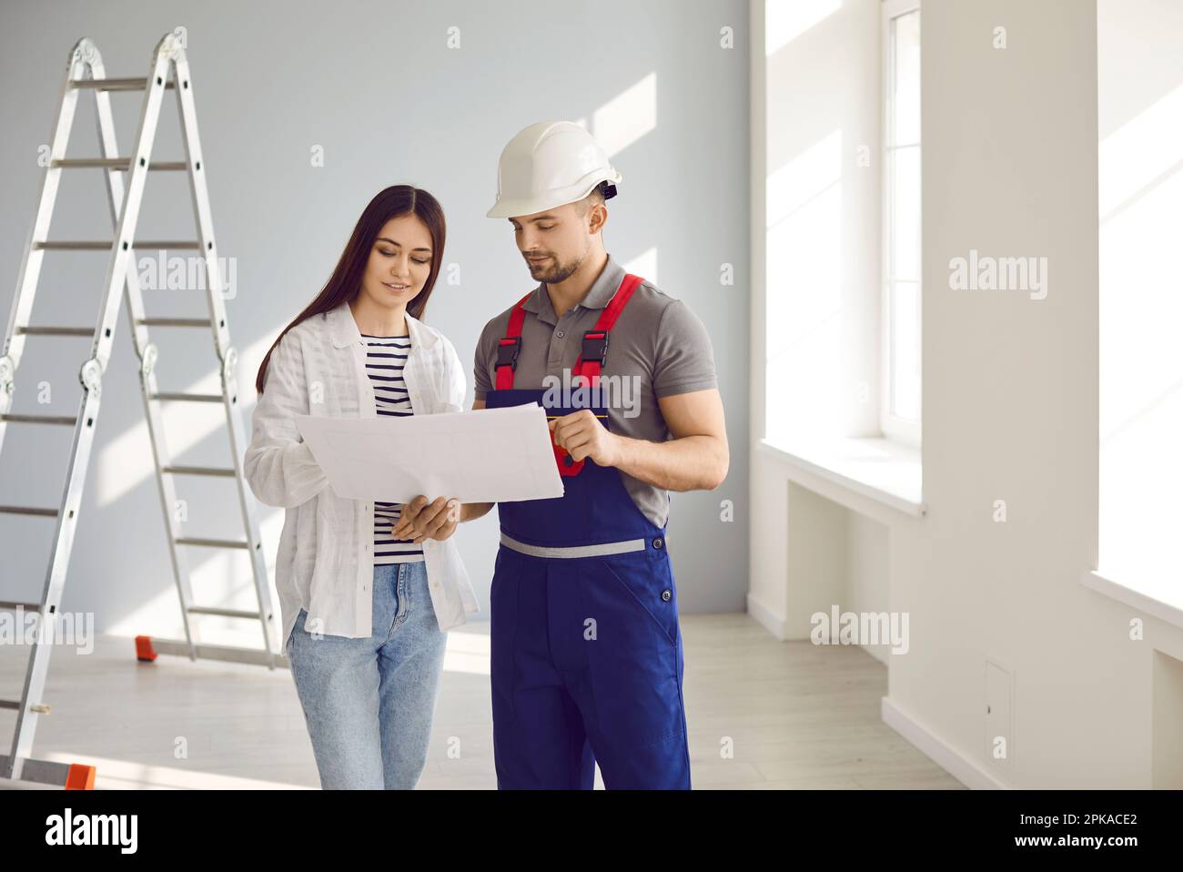 Foreman showing house design hi-res stock photography and images - Alamy