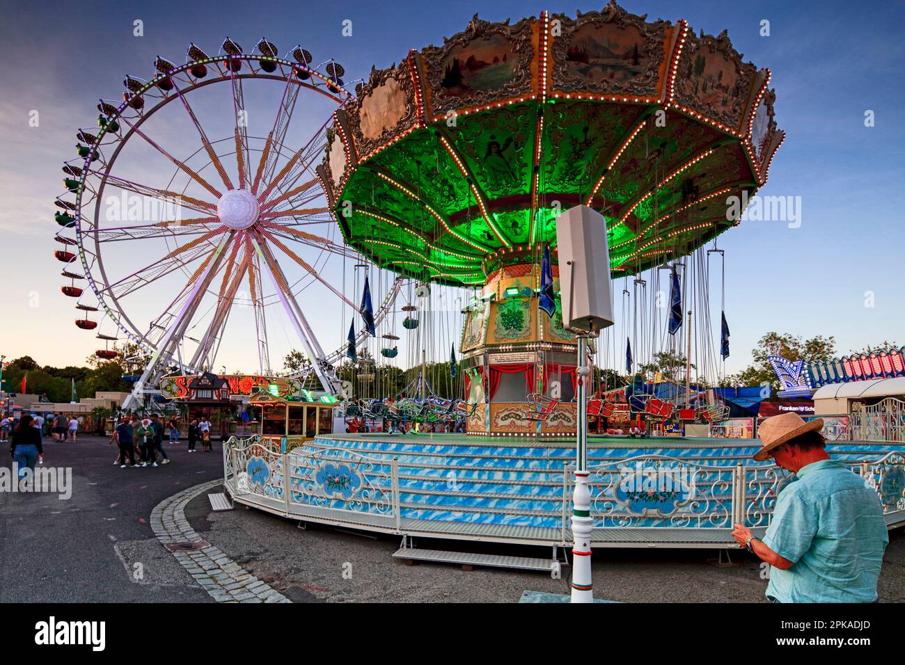 Chain of lights and giant wheel hi-res stock photography and images - Alamy