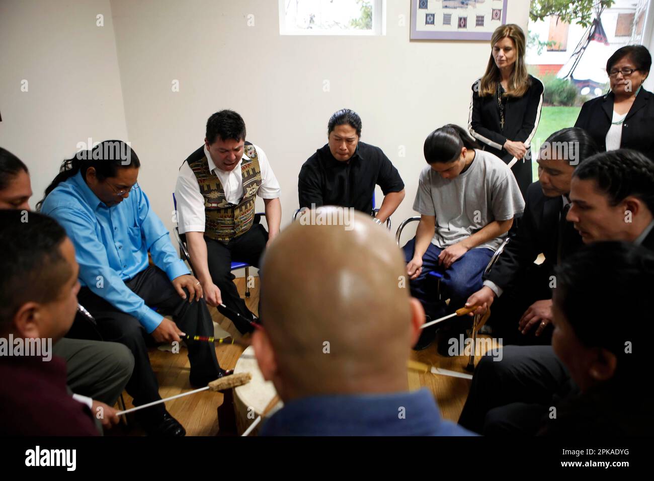 Helen Waukazoo (back right), CEO Friendship House and 2009 Minerva ...