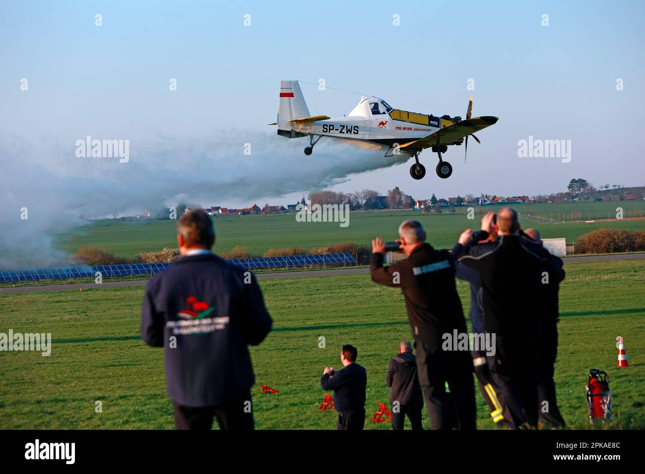 Small firefighting aircraft hi-res stock photography and images - Alamy