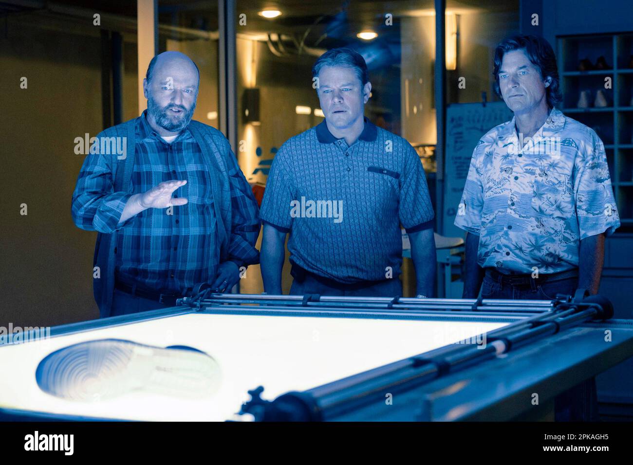 AIR, from left: Matthew Maher as Peter Moore, Matt Damon as Sonny ...